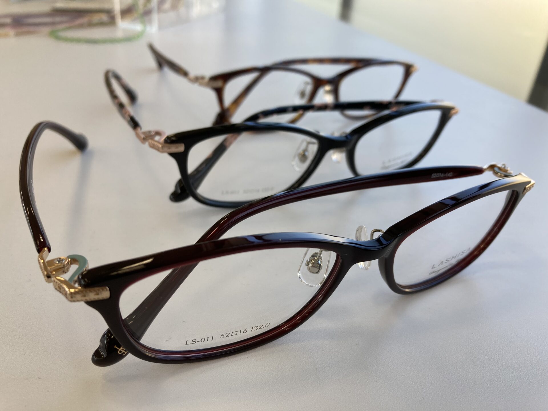 新型LASHISAらしさ入荷 – みそのめがね【伊勢市のメガネ屋さん】