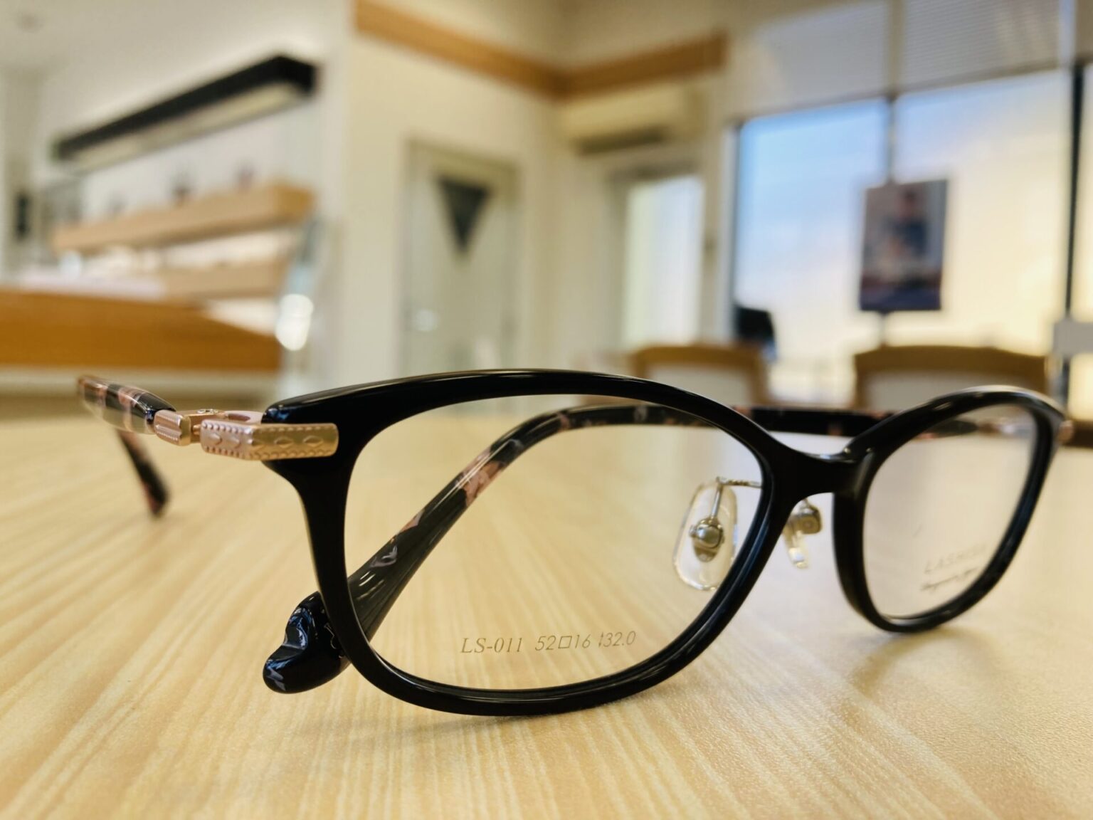 新型LASHISAらしさ入荷 – みそのめがね【伊勢市のメガネ屋さん】
